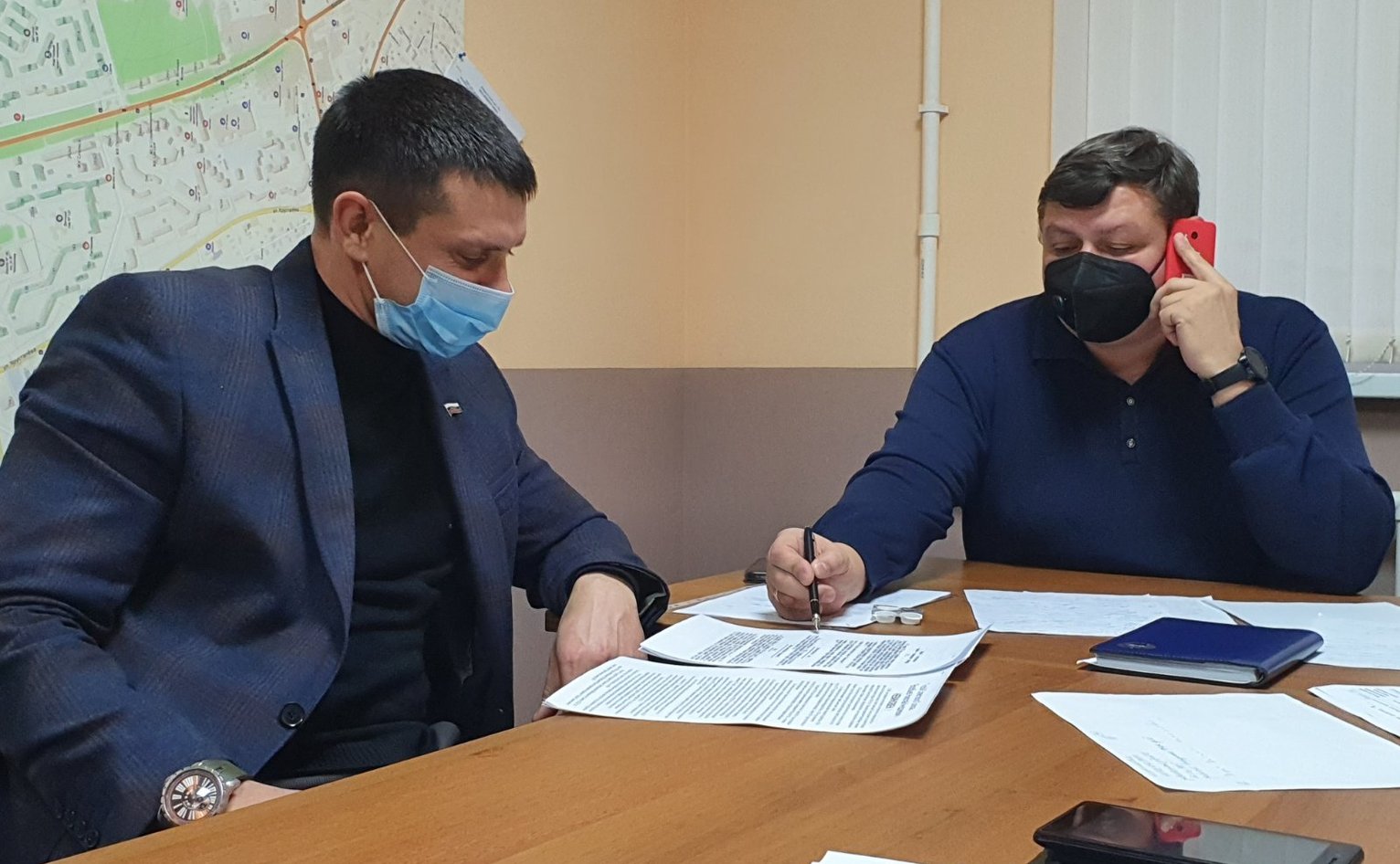 С Колбин в ходе приема граждан обсудил вопросы ЖКХ а также